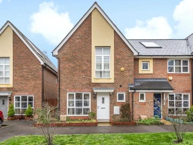 Fuggle Drive, Aylesbury HP21, 3 bed end terrace house to rent, £1,750 pcm | PrimeLocation