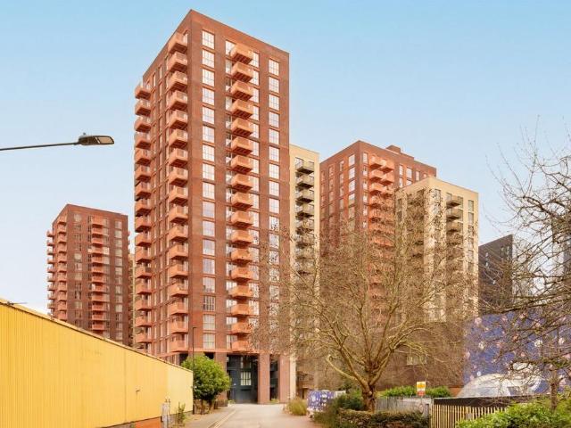 Fulton Road, WEMBLEY HA9 3 bed flat to rent £3,500 pcm £808 pw