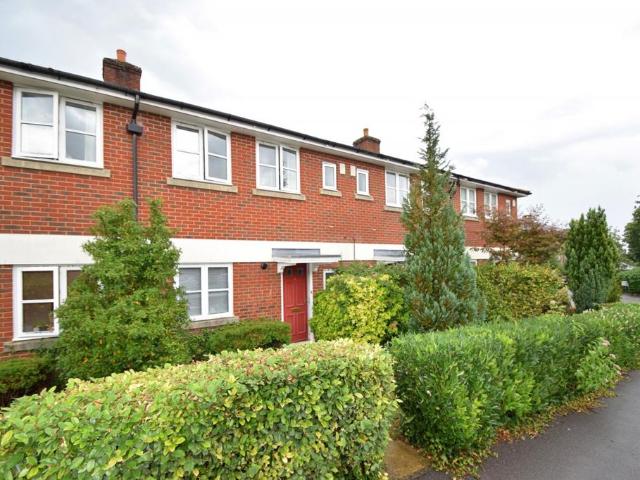 Fulflood 3 bed terraced house to rent £1,900 pcm £438 pw