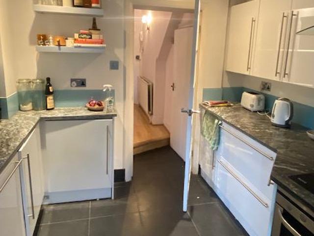 Fulham, 3 bed flat, Gdn. suit 2/3 sharers nr tube
