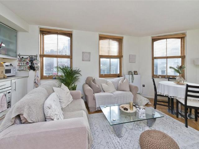 Fulham Broadway, London SW6 1 bed flat to rent £2,100 pcm £485 pw