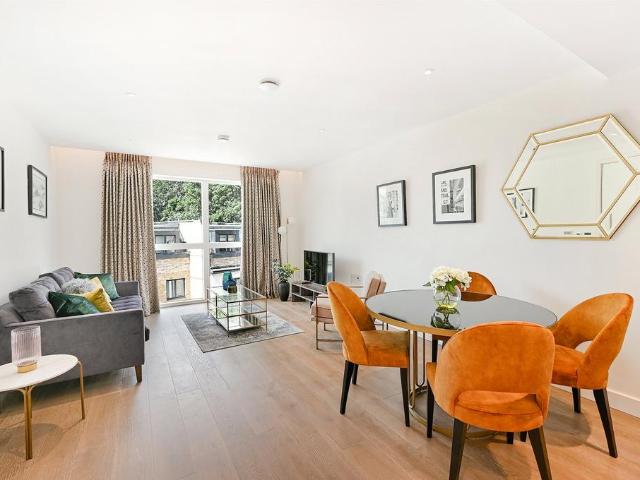 Fulham High Street, London, SW6 2 bed apartment to rent £4,000 pcm £923 pw