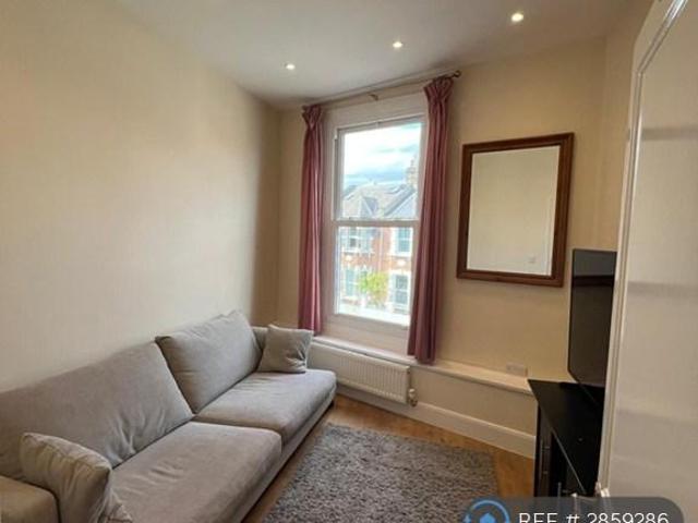 Fulham, London, SW6 2 bed flat to rent £2,400 pcm £554 pw