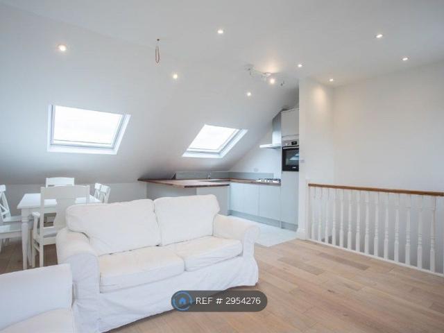 Fulham, London SW6, 3 bed flat to rent, £3,600 pcm | PrimeLocation
