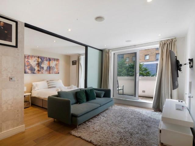 Fulham SW6, 1 bed flat to rent, £6,124 pcm | PrimeLocation