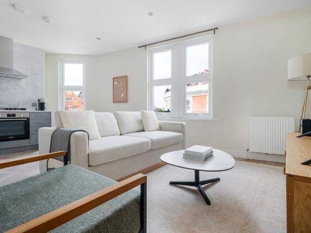 Fulham SW6, 1 bed flat to rent, £2,670 pcm | PrimeLocation