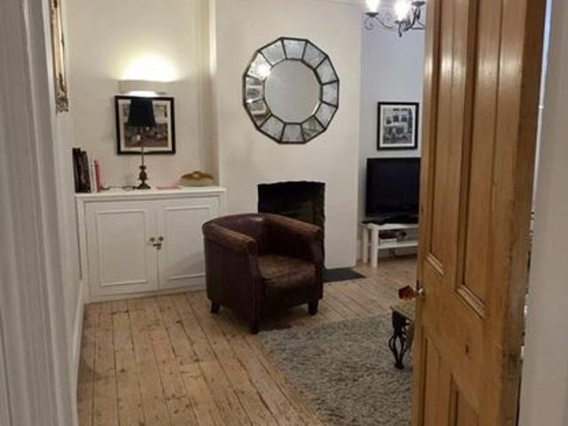 Fulham SW6, 2 bed flat to rent, £3,986 pcm | PrimeLocation