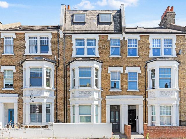 Fulham Palace Road, Fulham, London SW6, 3 bed flat to rent, £3,000 pcm | PrimeLocation
