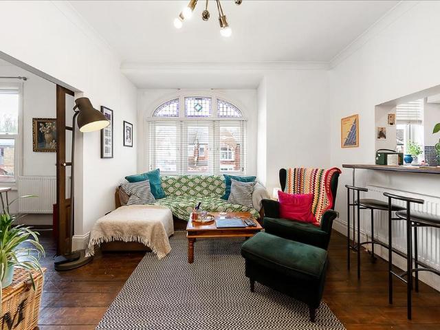 Fulham Palace Road, Fulham, London, SW6 1 bed apartment to rent £2,250 pcm £519 pw