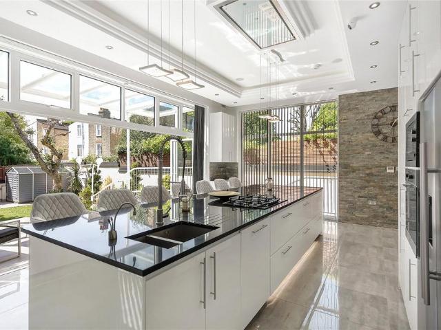 Fulham Palace Road, Fulham, SW6 5 bed detached house to rent £17,000 pcm £3,923 pw