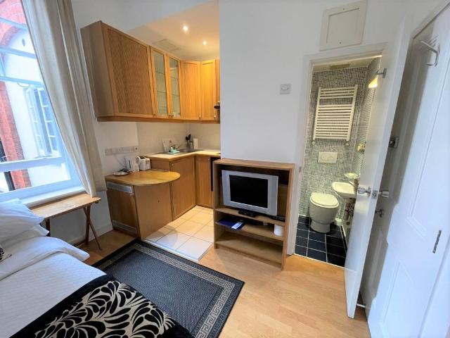 Fulham Palace Road, Hammersmith, London W6, Studio to rent, £1,625 pcm | PrimeLocation