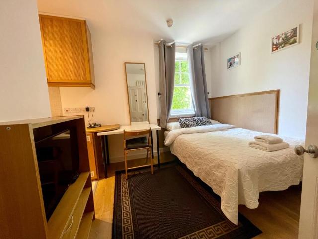 Fulham Palace Road, Hammersmith, London W6, Studio to rent, £1,733 pcm | PrimeLocation