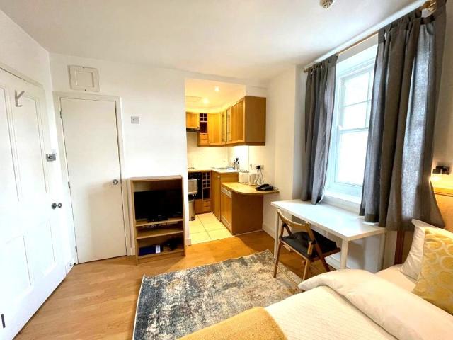 Fulham Palace Road, Hammersmith, London W6, Studio to rent, £1,820 pcm | PrimeLocation