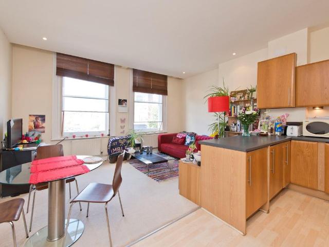 Fulham Palace Road, Hammersmith, London W6, 2 bed flat to rent, £2,250 pcm | PrimeLocation
