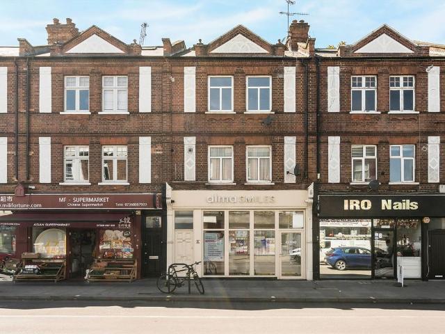 Fulham Palace Road, Hammersmith W6, 2 bed flat to rent, £2,000 pcm | PrimeLocation