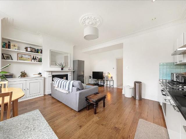 Fulham Palace Road, London SW6, 2 bed flat to rent, £2,450 pcm | PrimeLocation