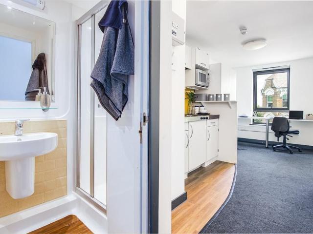 Fulham Palace Road, London W6, Studio to rent, £1,777 pcm | PrimeLocation