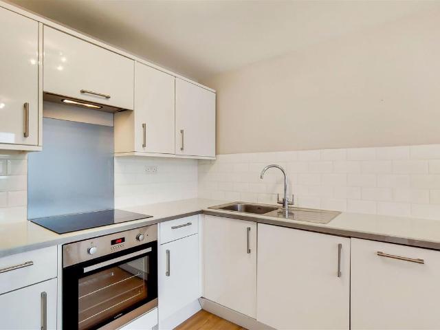 Fulham Palace Road, London W6, 1 bed flat to rent, £2,000 pcm | PrimeLocation