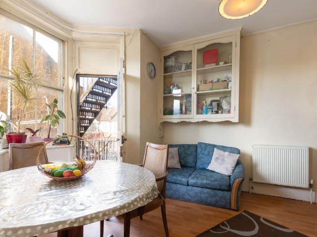 Fulham Palace Road, London W6, 3 bed flat to rent, £2,650 pcm | PrimeLocation