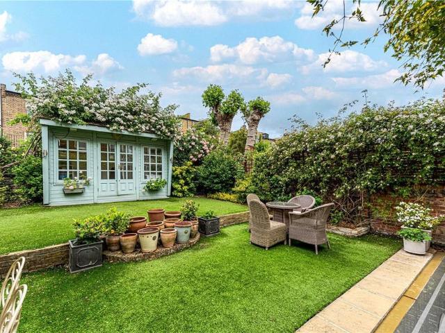 Fulham Park Gardens, London, SW6 4 bed end of terrace house to rent £14,000 pcm £3,231 pw