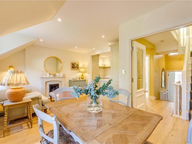 Fulham Park Road, London, SW6 2 bed apartment to rent £3,950 pcm £912 pw