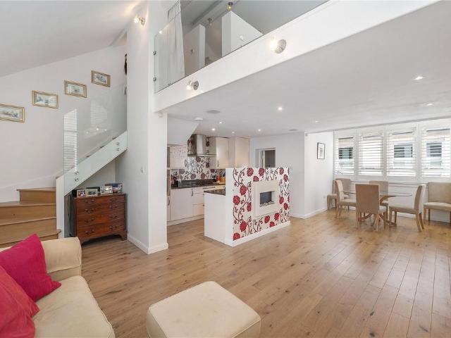 Fulham Park Studios, Fulham Park. 1 bed terraced house to rent £2,750 pcm £635 pw