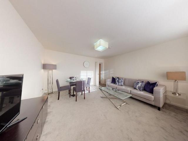 Fulham Road 2 bed flat to rent £3,900 pcm £900 pw