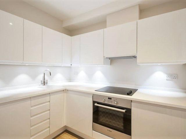 Fulham Road, West Chelsea, London SW10, 1 bed flat to rent, £2,400 pcm | PrimeLocation