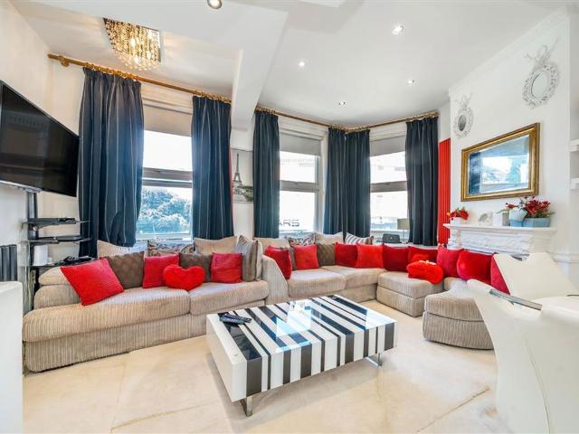 Fulham Road, Bishops Park SW6, 2 bed flat to rent, £2,995 pcm | PrimeLocation