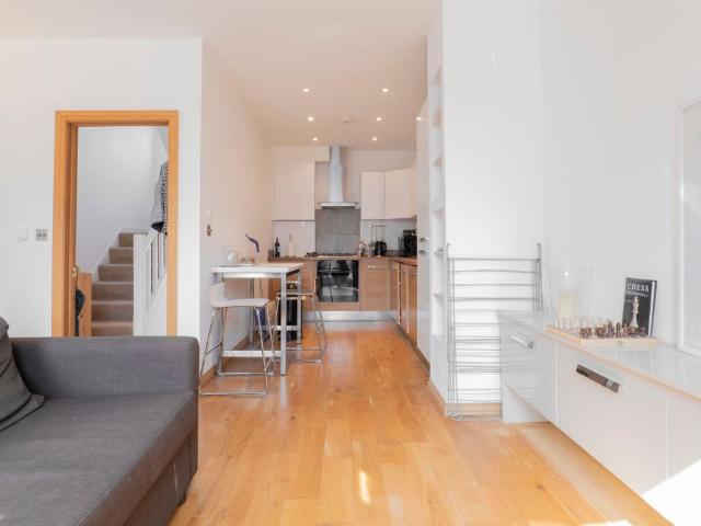Fulham Road, Chelsea, London SW10, 2 bed maisonette to rent, £3,450 pcm | PrimeLocation