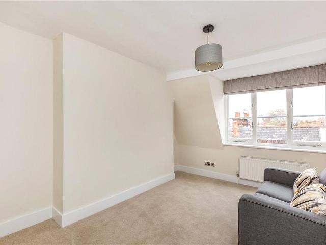 Fulham Road, Chelsea, London, SW3 1 bed apartment to rent £2,499 pcm £577 pw