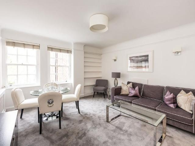 Fulham Road, Chelsea, London, SW3 2 bed flat to rent £4,030 pcm £930 pw
