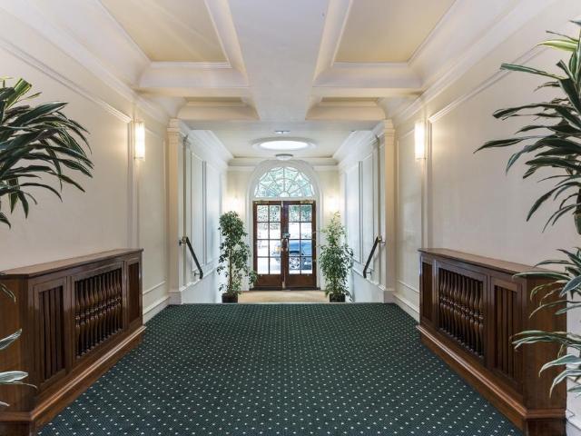 Fulham Road Chelsea SW3 2 bed apartment to rent £4,550 pcm £1,050 pw