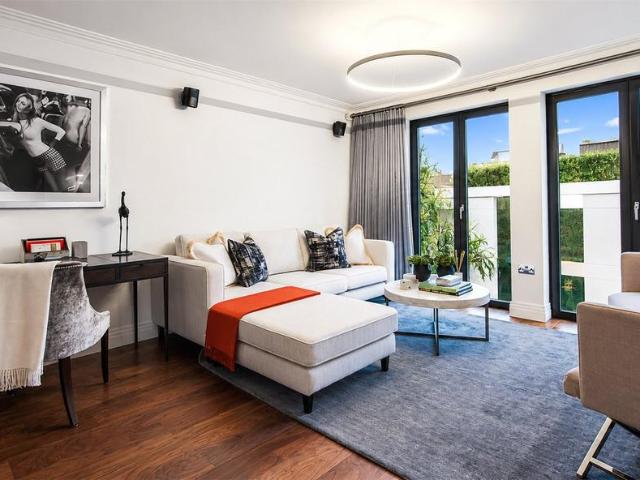 Fulham Road, Chelsea SW3 2 bed apartment to rent £6,002 pcm £1,385 pw