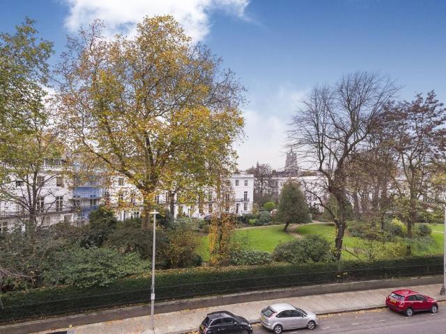 Fulham Road Chelsea SW3 2 bed apartment to rent £3,900 pcm £900 pw
