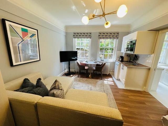 Fulham Road, Chelsea, SW3 Studio to rent £2,383 pcm £550 pw