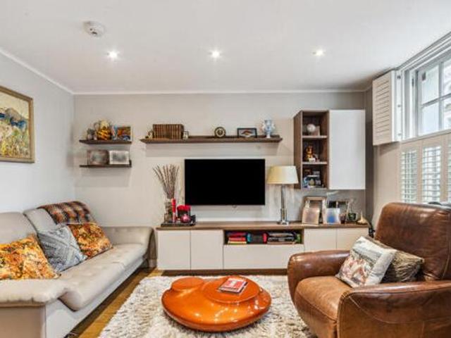 Fulham Road, Chelsea, 2 Bedroom Flat