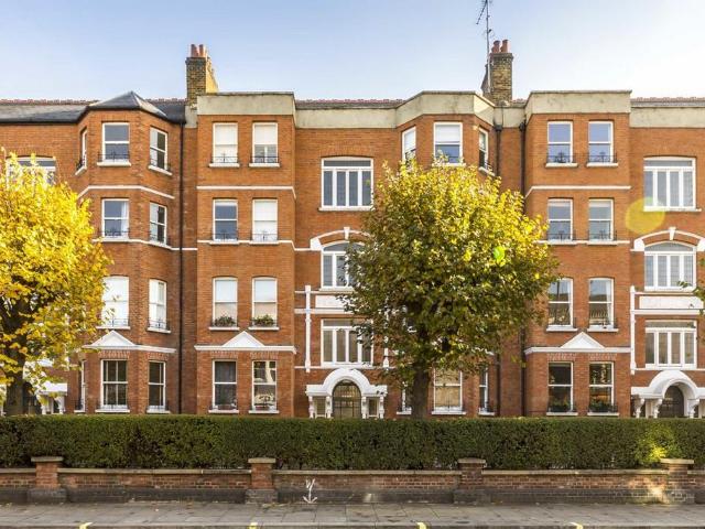 Fulham Road, Fulham SW6 2 bed flat to rent £2,500 pcm £577 pw
