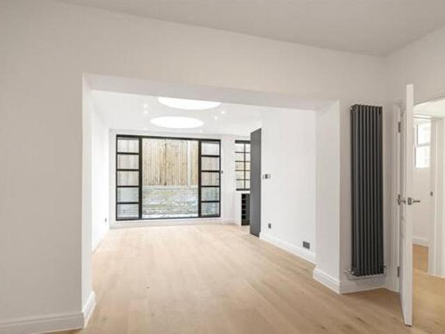 Fulham Road, London, 3 Bedroom Flat