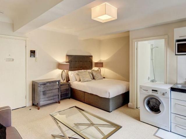 Fulham Road, London 2 bed apartment to rent £4,420 pcm £1,020 pw