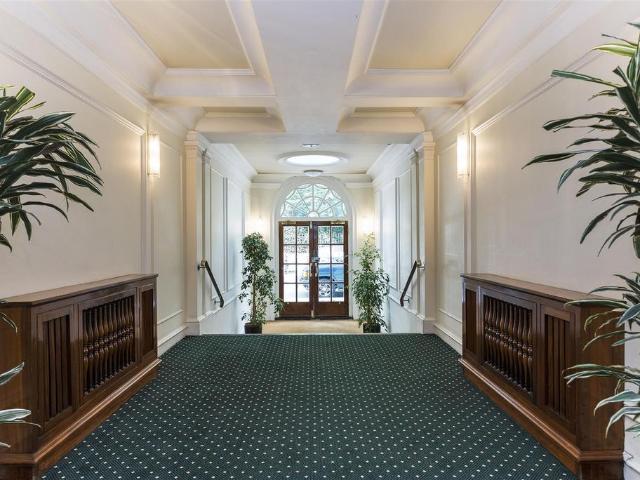 Fulham Road, London 2 bed flat to rent £4,095 pcm £945 pw