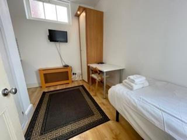 Fulham Road, London Studio to rent £1,408 pcm £325 pw