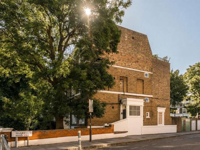 Fulham Road, London SW6 2 bed flat to rent £3,000 pcm £692 pw