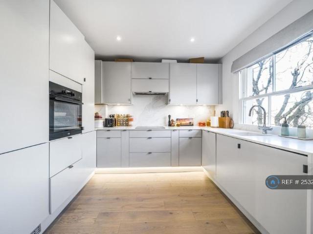 Fulham Road, London, SW6 2 bed flat to rent £3,170 pcm £732 pw