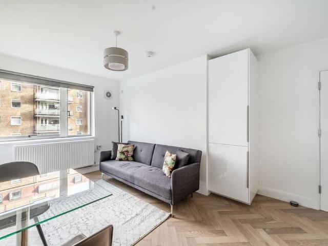 Fulham Road, London SW10 1 bed flat to rent £2,708 pcm £625 pw