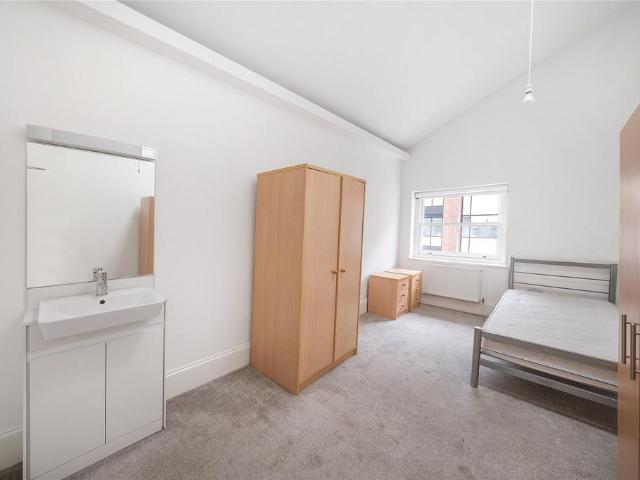 Fulham Road, London, SW3 Property to rent £1,248 pcm £288 pw