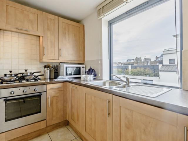 Fulham Road, London SW3 2 bed apartment to rent £3,900 pcm £900 pw