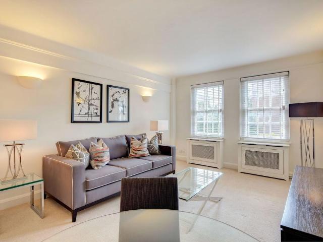 Fulham Road, London SW3 2 bed apartment to rent £4,030 pcm £930 pw