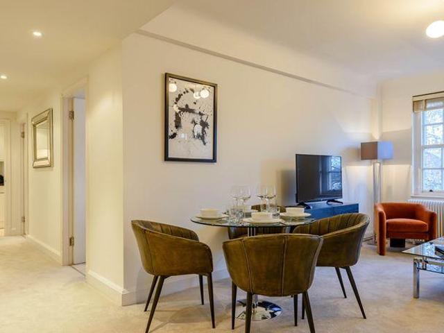 Fulham Road, London SW3 2 bed apartment to rent £4,030 pcm £930 pw