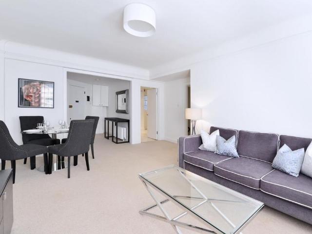 Fulham Road London SW3 2 bed apartment to rent £4,095 pcm £945 pw